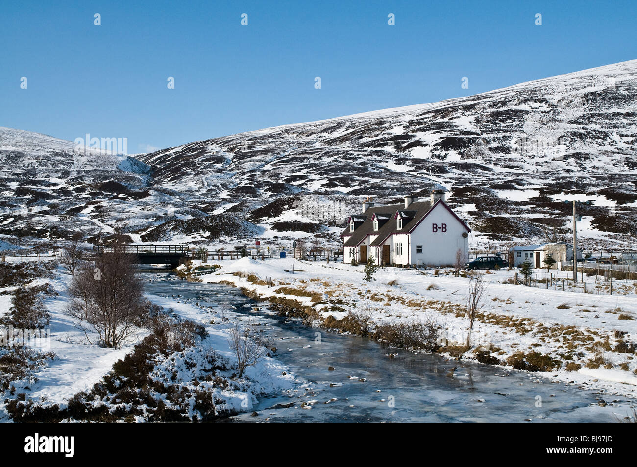 dh BALSPORRAN INVERNESSSHIRE Bed and breakfast cottage in snowy ...