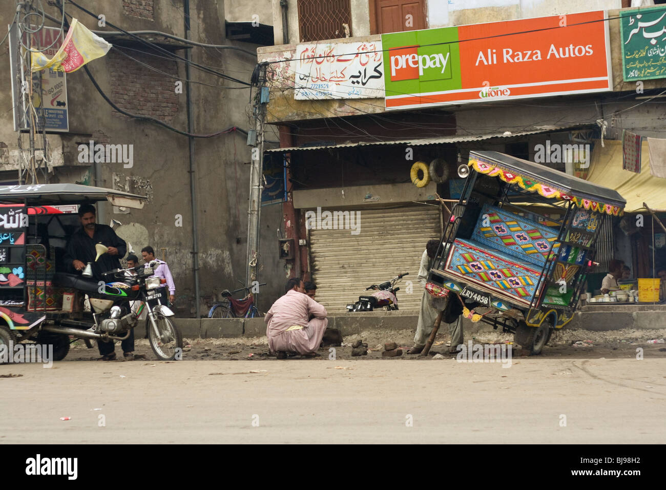 Auto rickshaw pakistan hi-res stock photography and images - Alamy