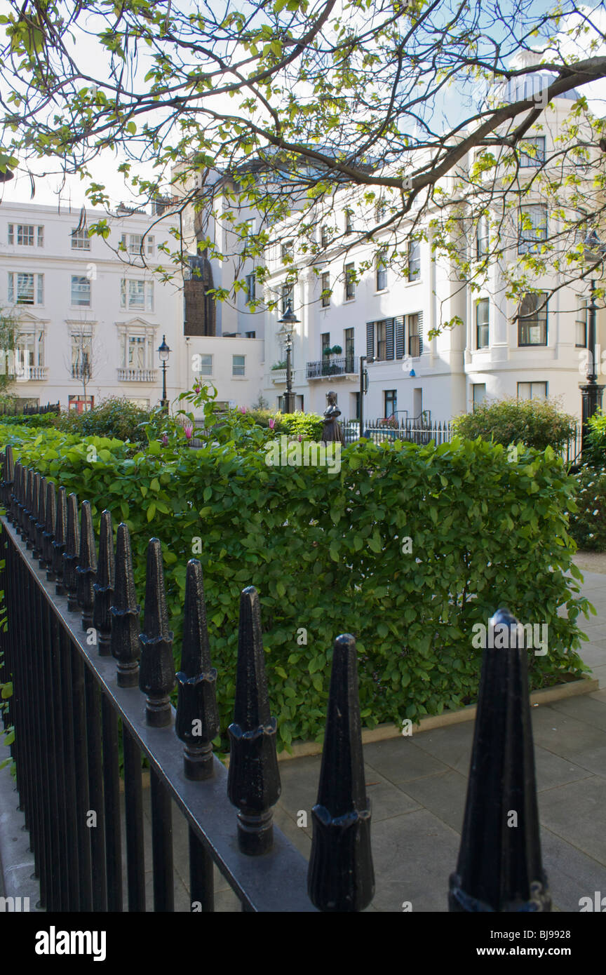 Victoria square London Gated park that holds a statue of Queen victoria ...