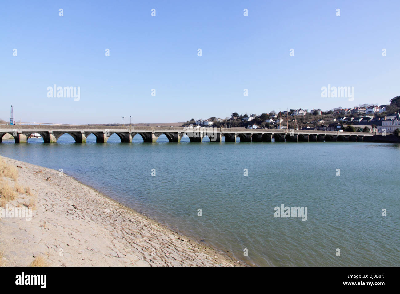 Bideford North Devon medieval long bridge spanning River Torridge Stock ...