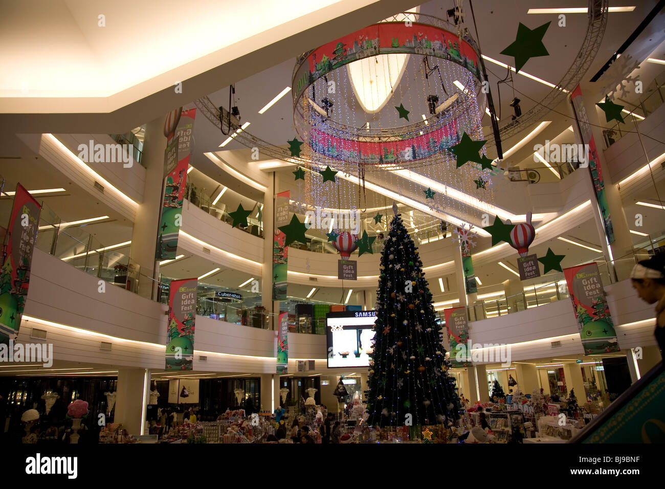 Shopping at Paragon Department Store in Bangkok Stock Photo - Alamy
