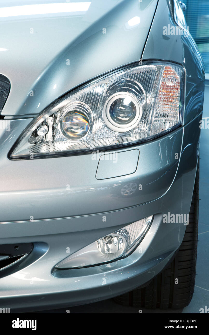 Front view of a luxury car Mercedes Benz cars dealership in Stuttgart ...