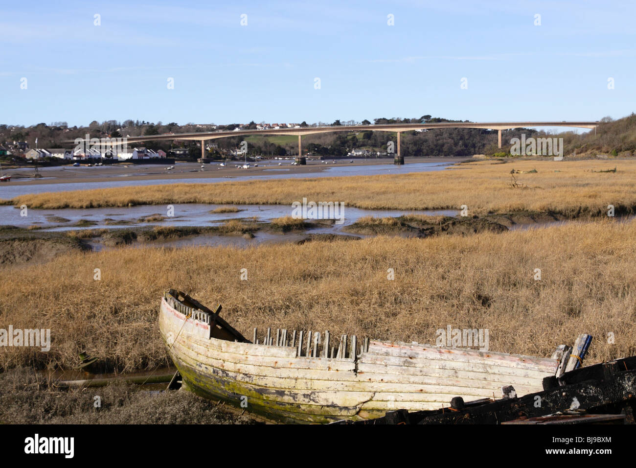 River Torridge Bideford at low tide with full span of new Torridge ...