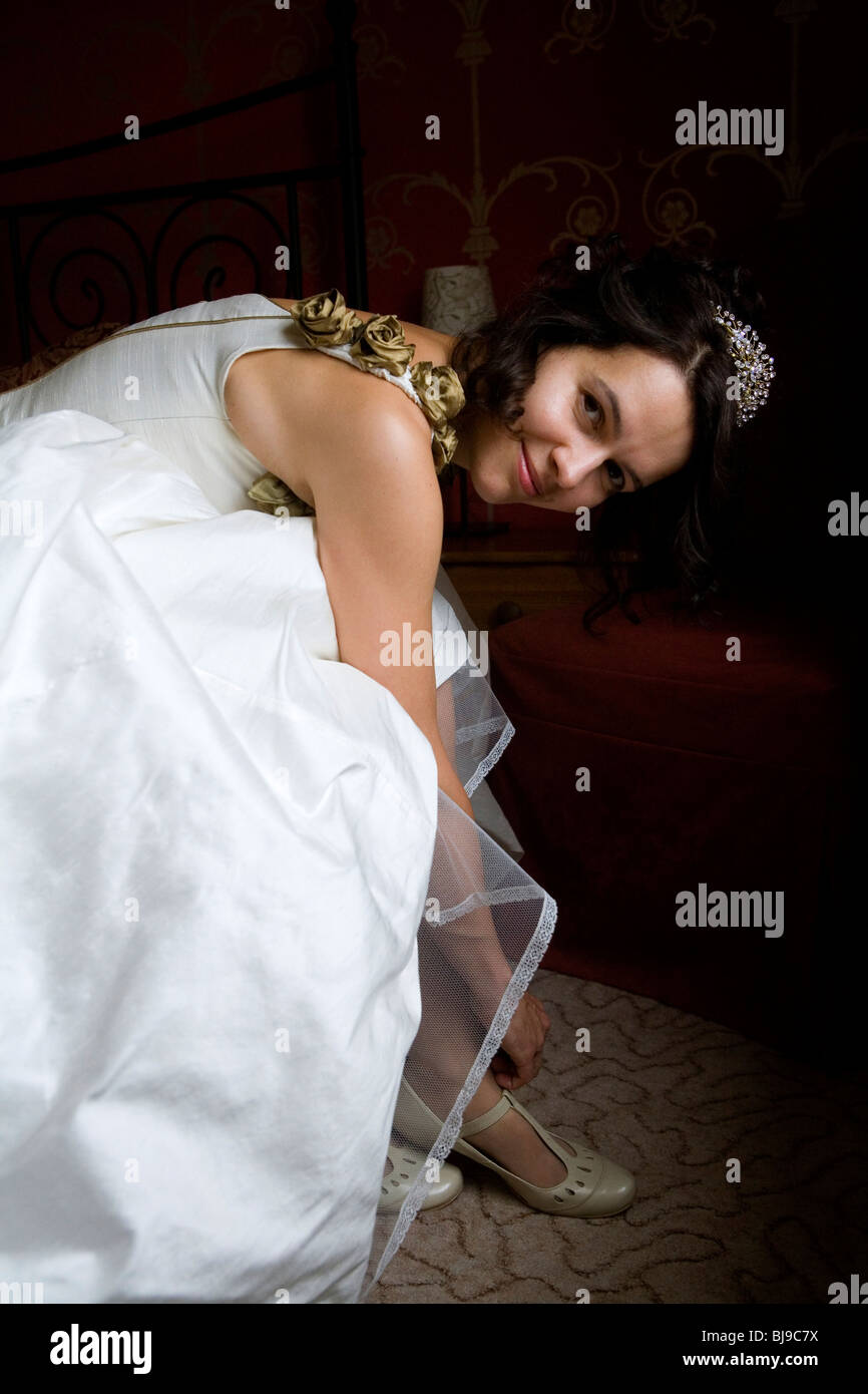 bride to be getting dressed and ready for her wedding Stock Photo - Alamy