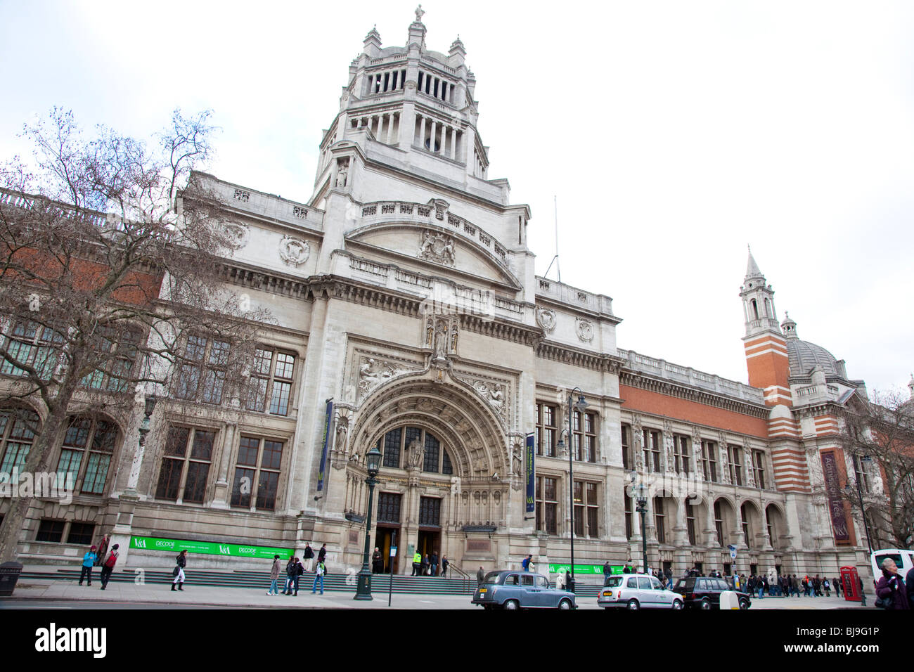 Victoria and Albert Museum London UK. Cromwell Road entrance Stock ...