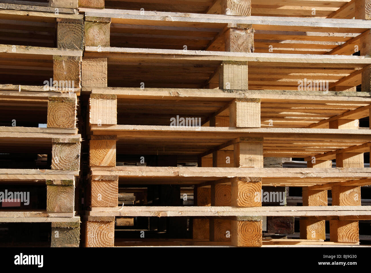 Pallet of wood hi-res stock photography and images - Alamy