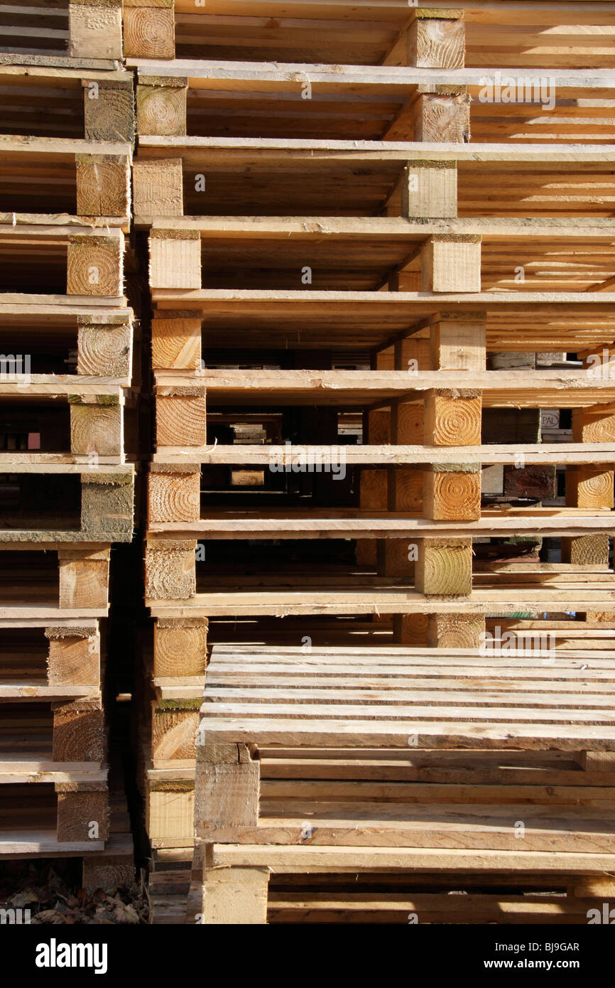 Pallet of wood hi-res stock photography and images - Alamy