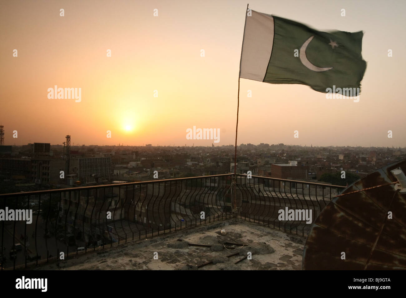 Cityscape Lahore Pakistan Punjab Street Sunset Stock Photo - Alamy