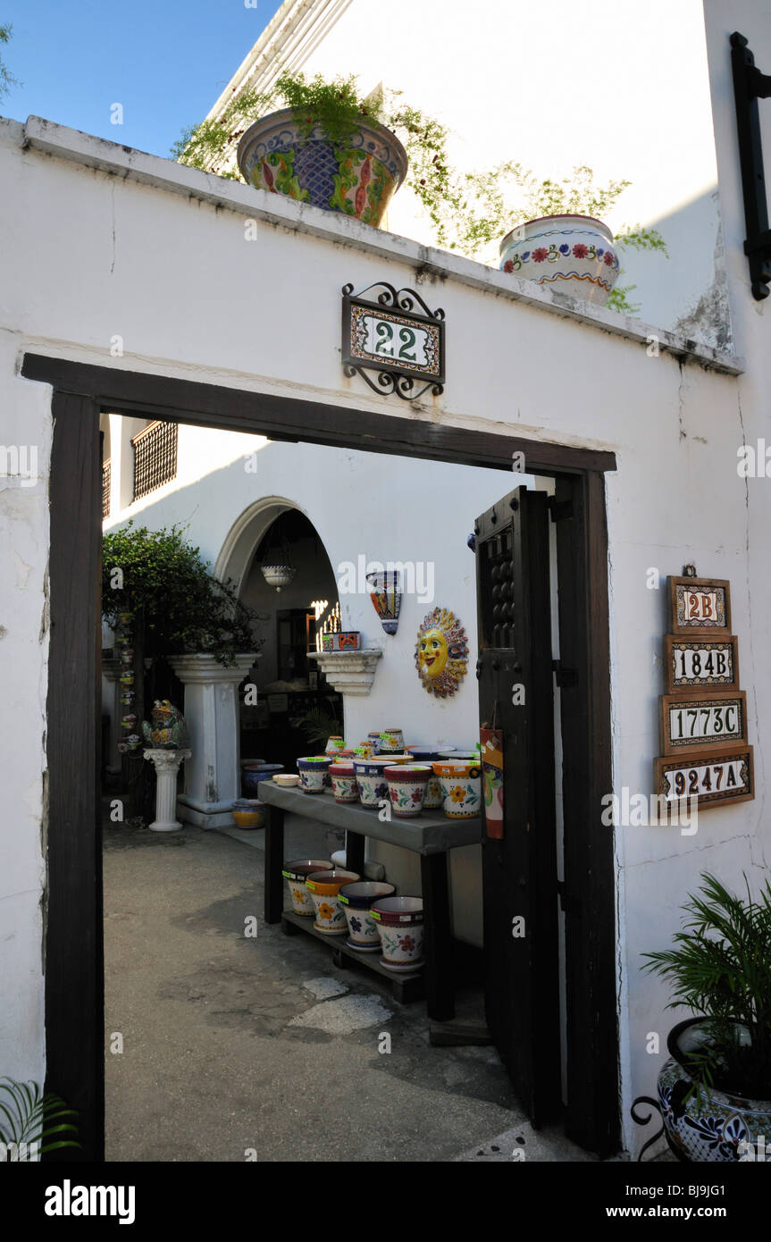 Outside ceramics shop hi-res stock photography and images - Alamy
