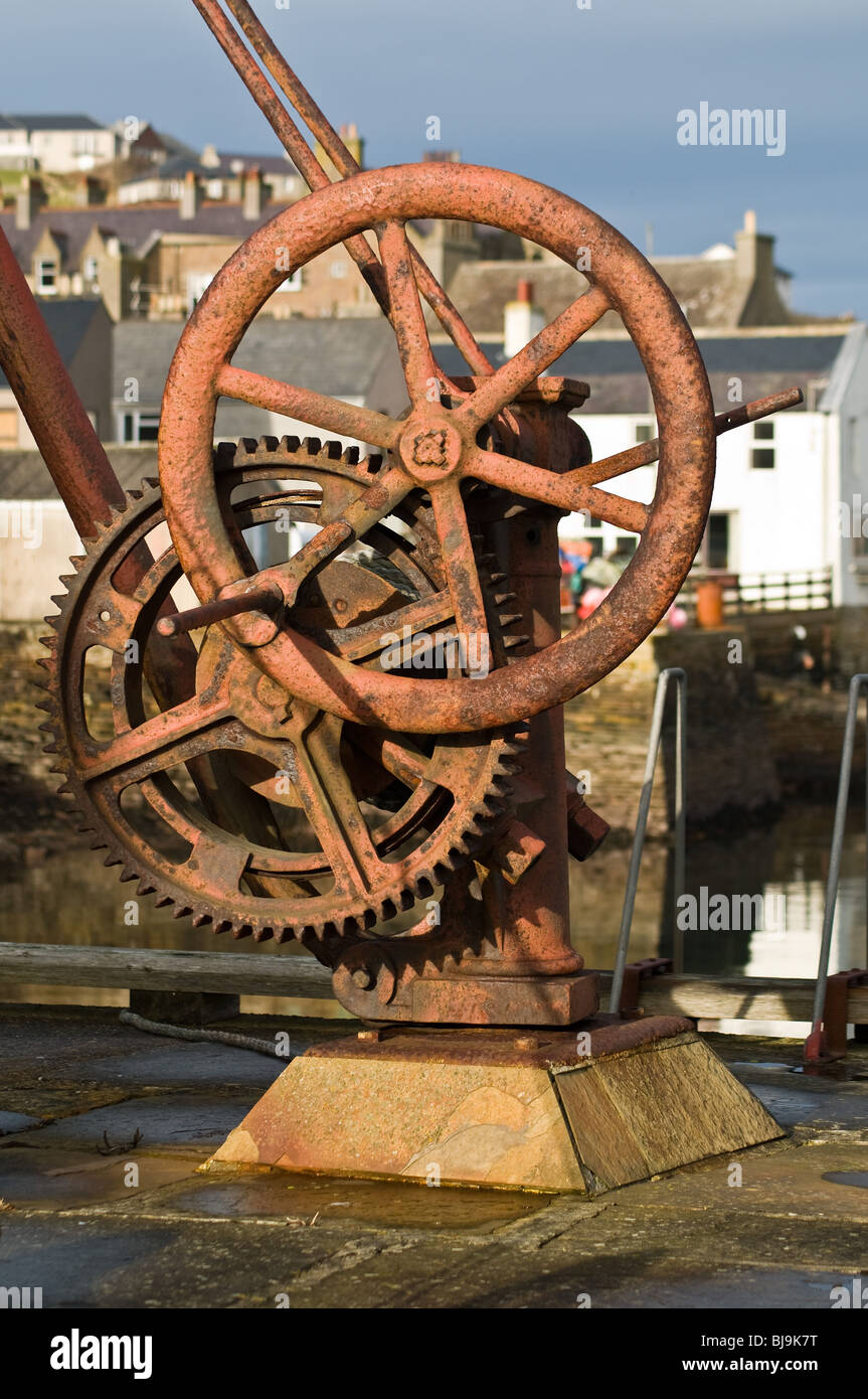 dh STROMNESS ORKNEY Stromness harbour pier crane winch wheel cogs Stock ...
