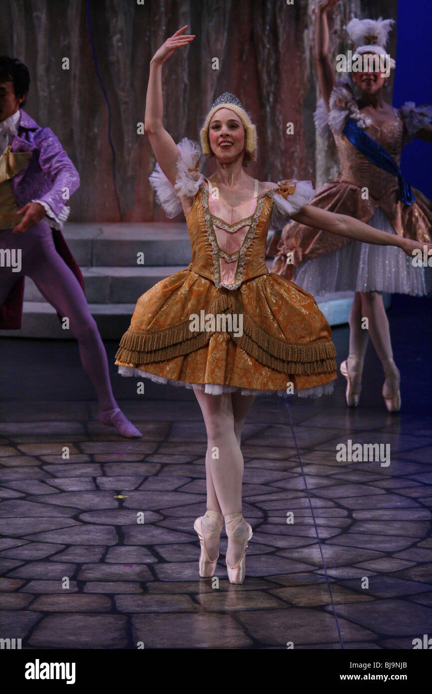 female ballet dancer performer stage theater Stock Photo - Alamy