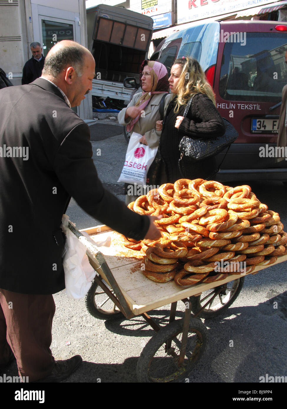 Street Vendor selling Fresh Simit bread, Istanbul, Turkey Stock Photo ...