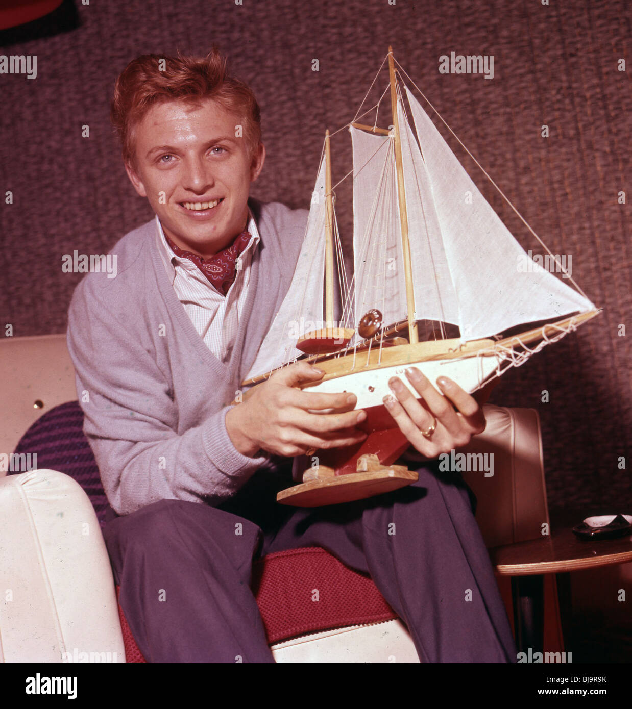 TOMMY STEELE -= UK rock musician at his parents home in 1958 Stock ...