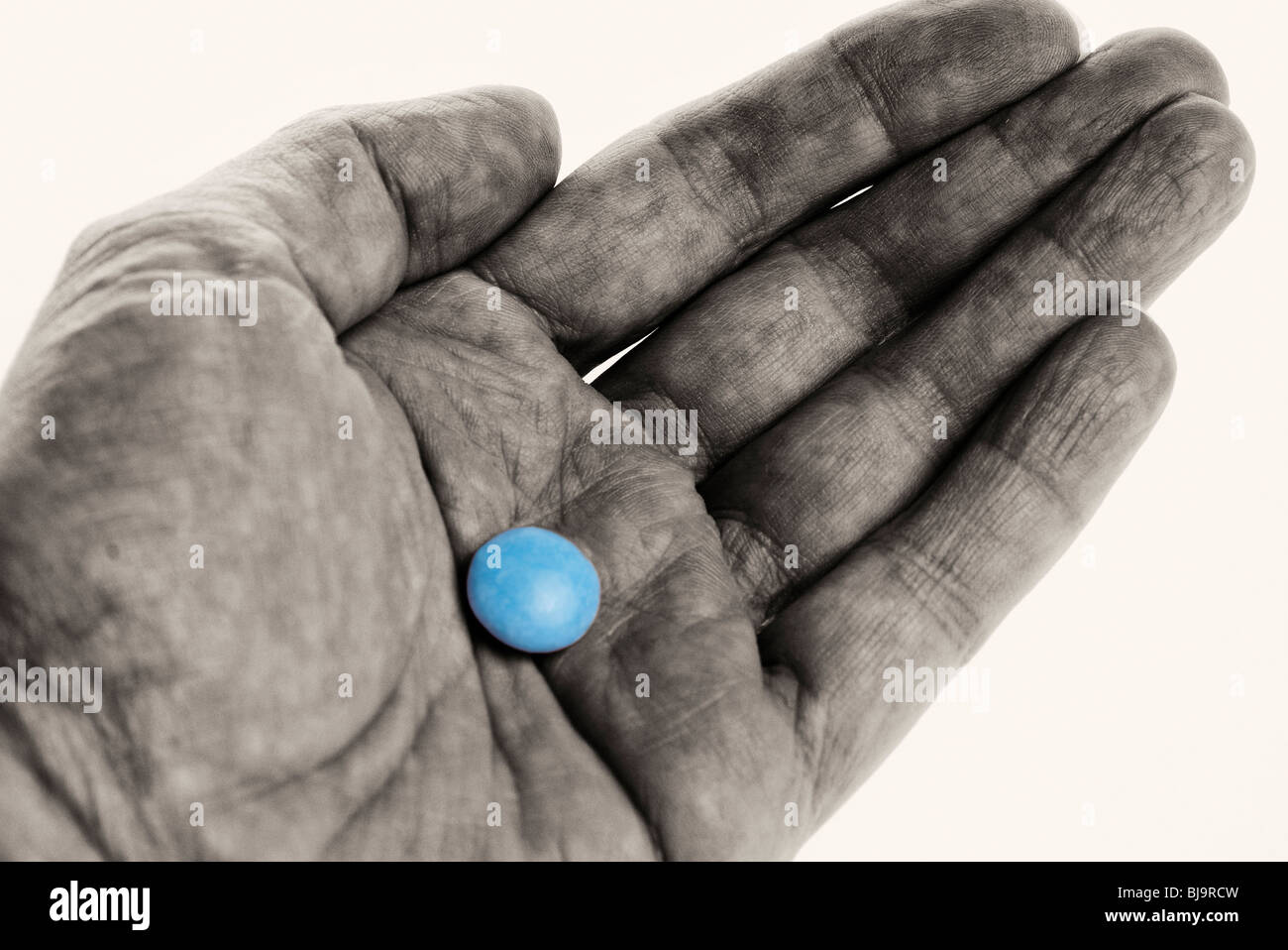 blue pill in hand Stock Photo - Alamy