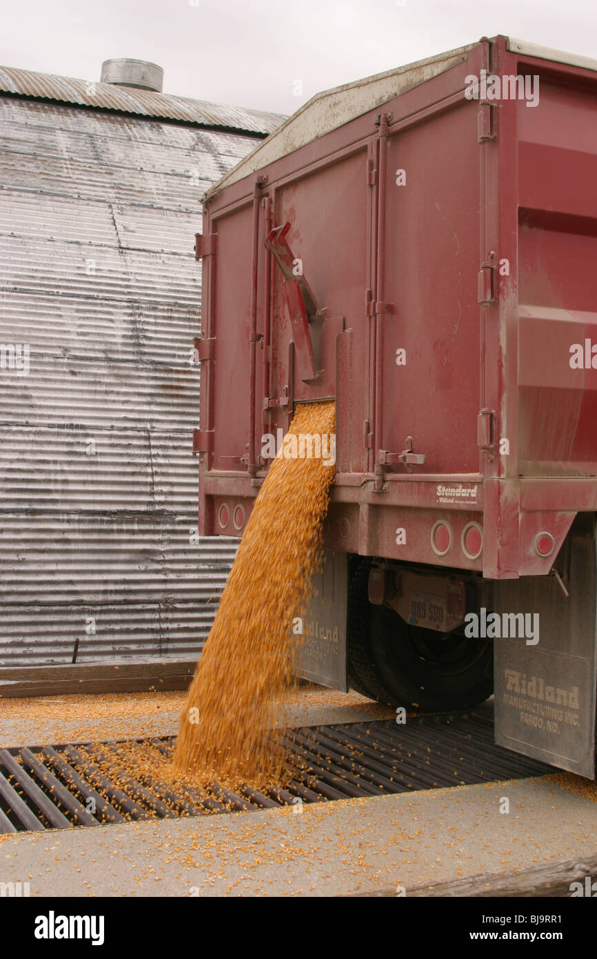 Number unloading truck hi-res stock photography and images - Alamy