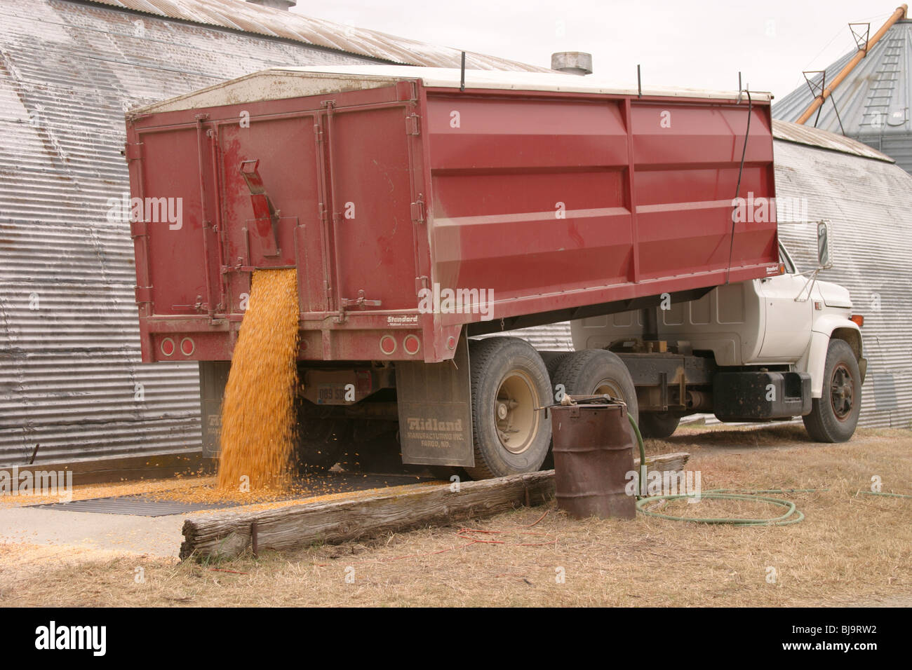 Number unloading truck hi-res stock photography and images - Alamy