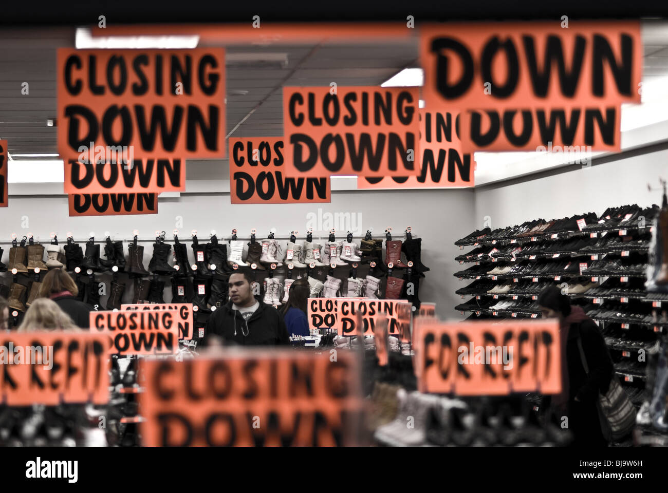 Closing Down sale signs Stock Photo - Alamy
