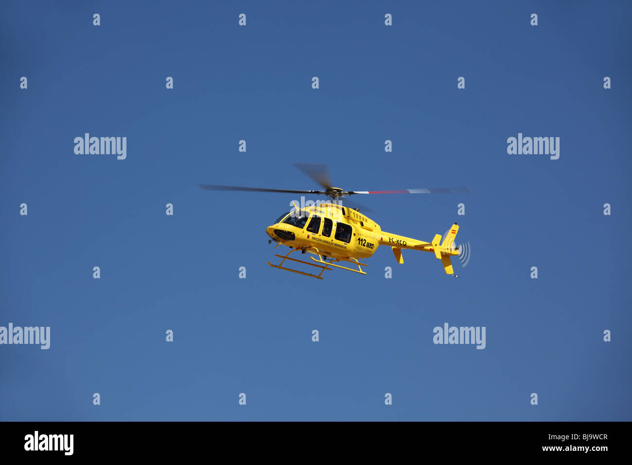 Yellow helicopter hi-res stock photography and images - Alamy