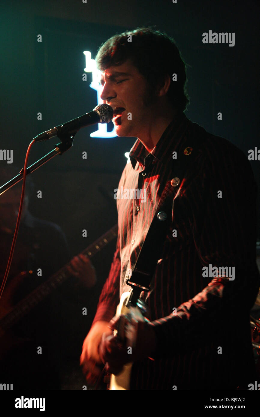 Band singer hi-res stock photography and images - Alamy