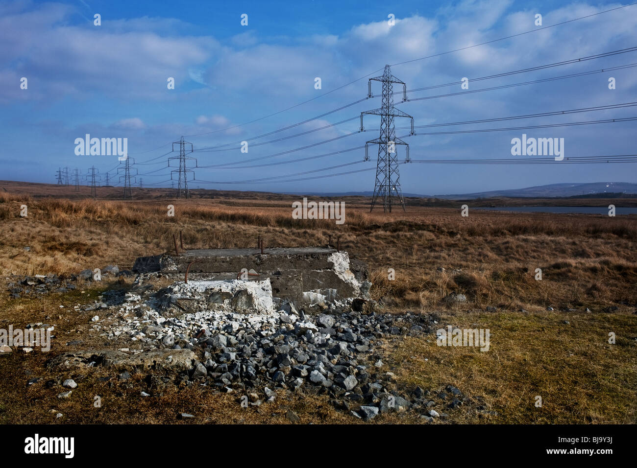 Concrete pylons hi-res stock photography and images - Alamy