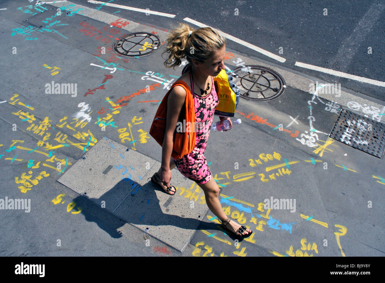 Walk walking london pavement symbol hi-res stock photography and images ...