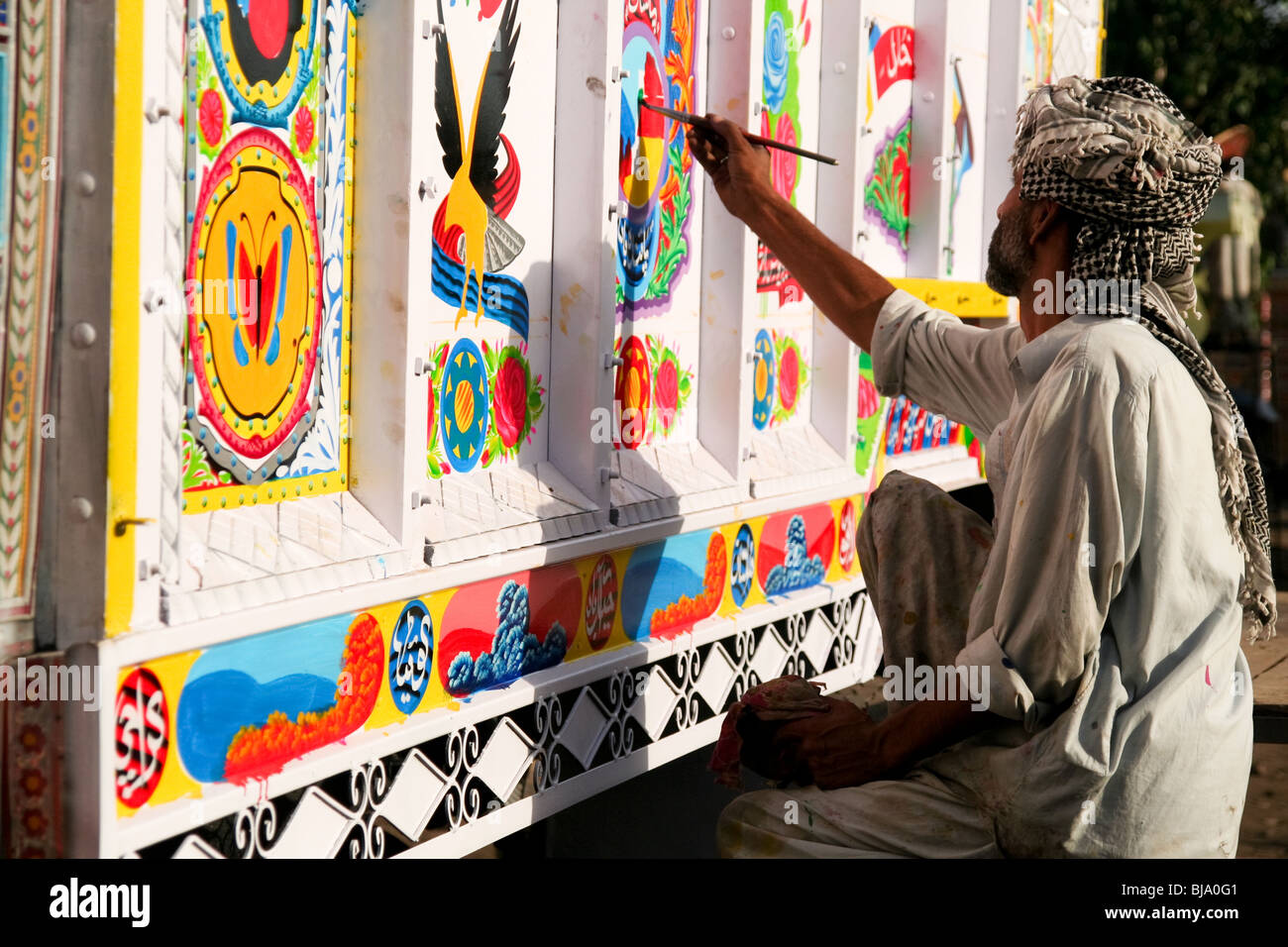 Painting Pakistan Punjab Railway Rawalpindi Truck Stock Photo - Alamy