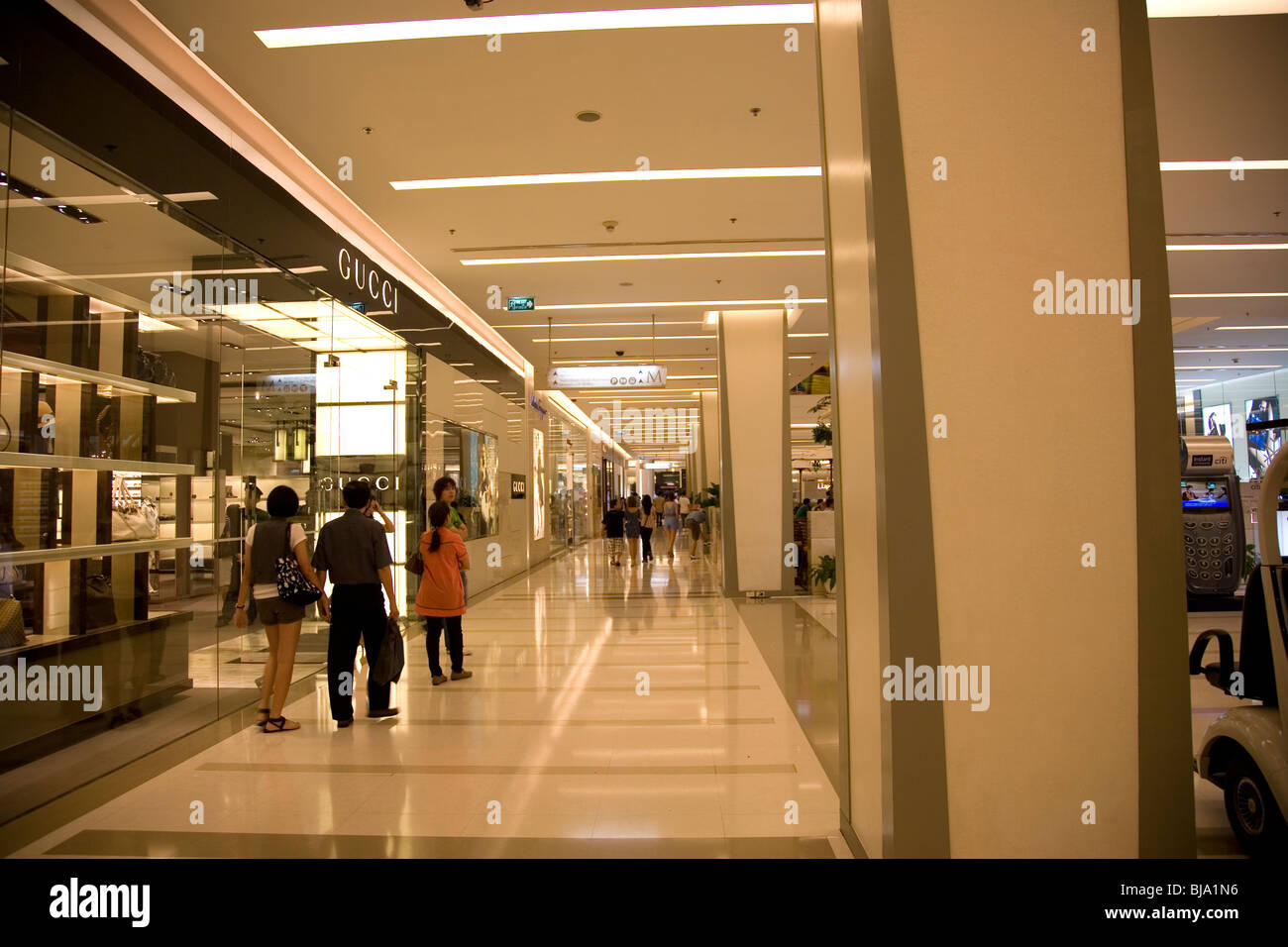 Paragon center hi-res stock photography and images - Alamy