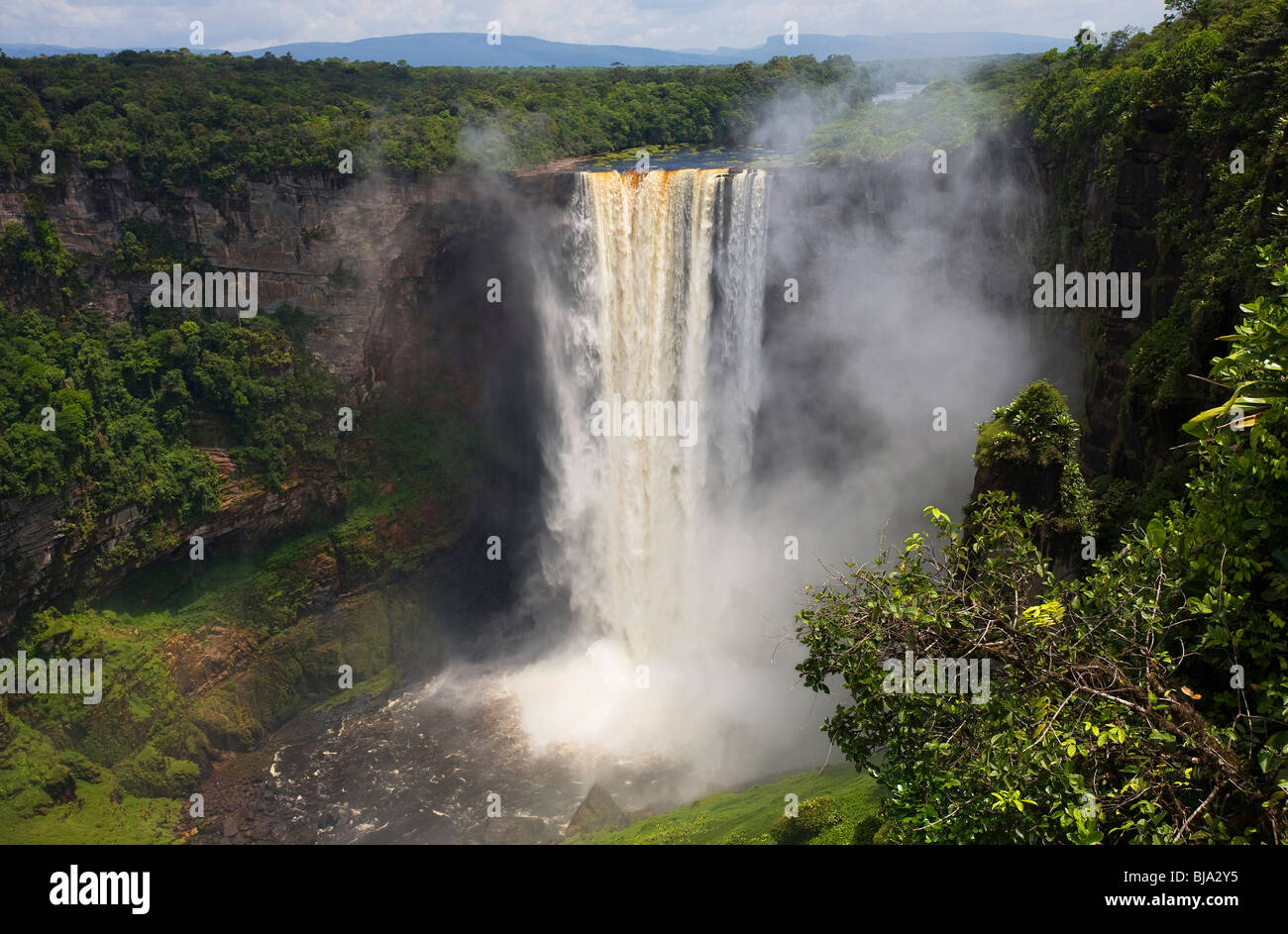 KAIETEUR FALLS, the second highest waterfall in South America, Potaro ...