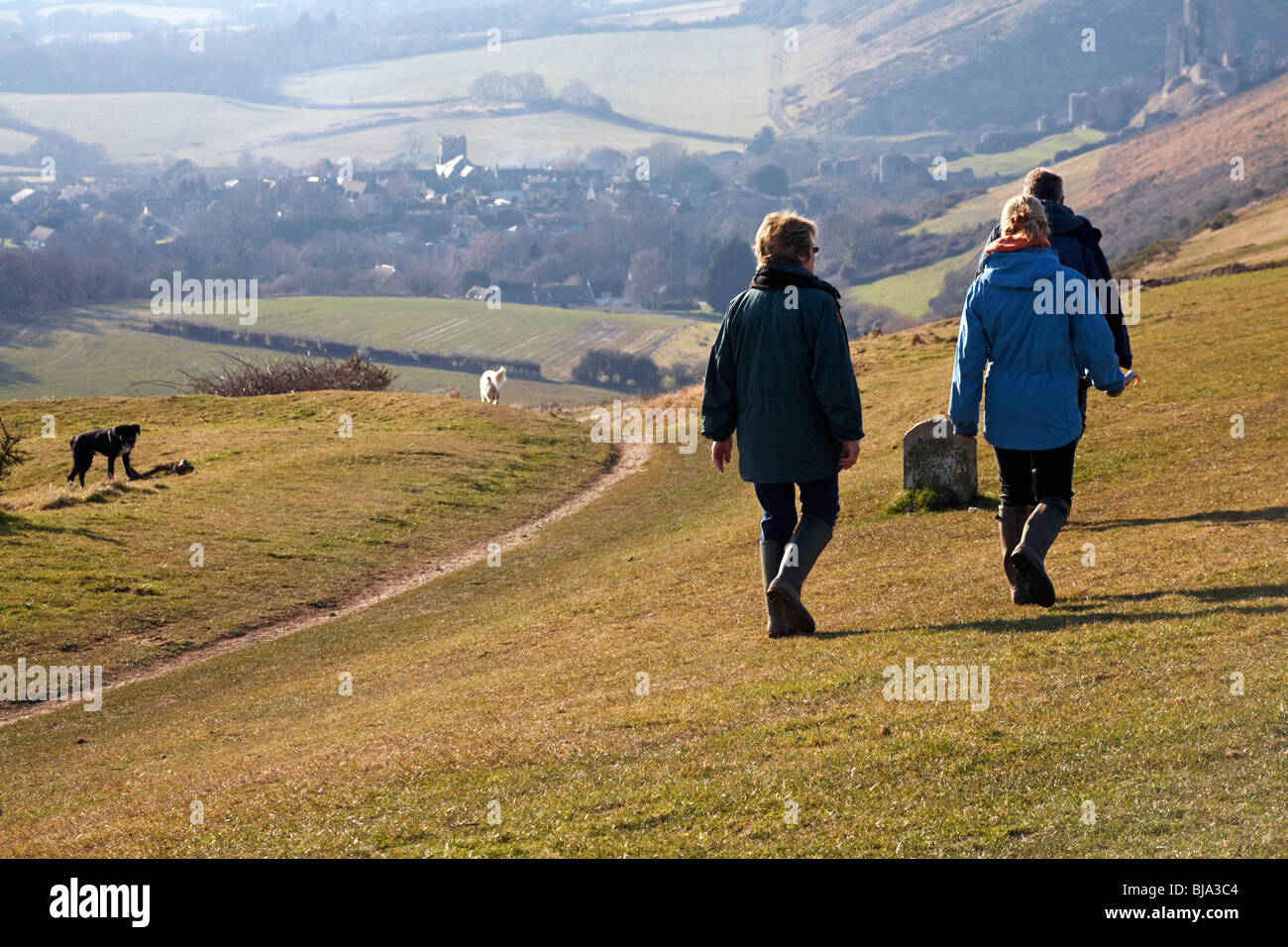 Three women walking to castle hi-res stock photography and images - Alamy