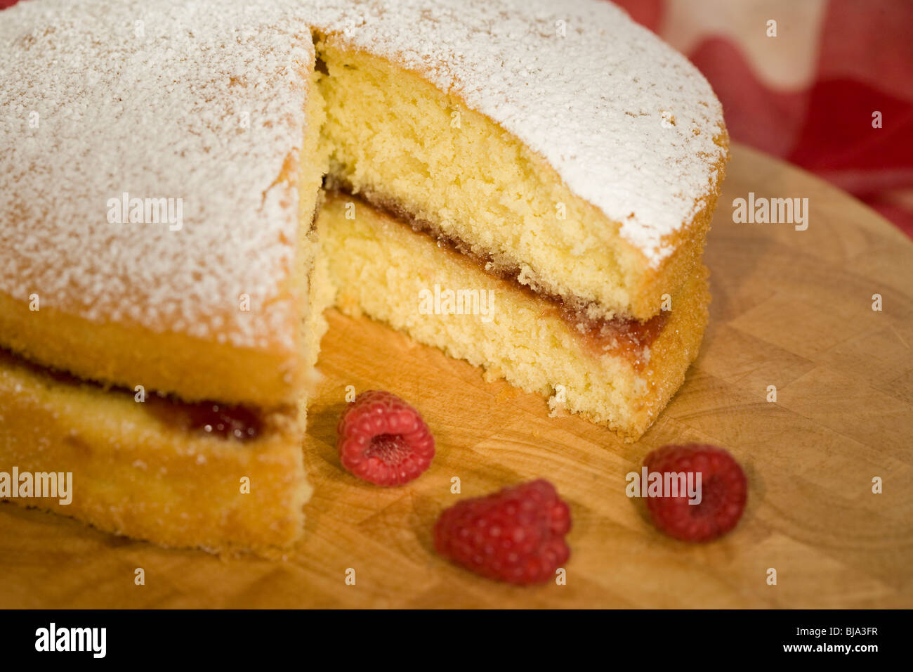 Victoria sponge hi-res stock photography and images - Alamy