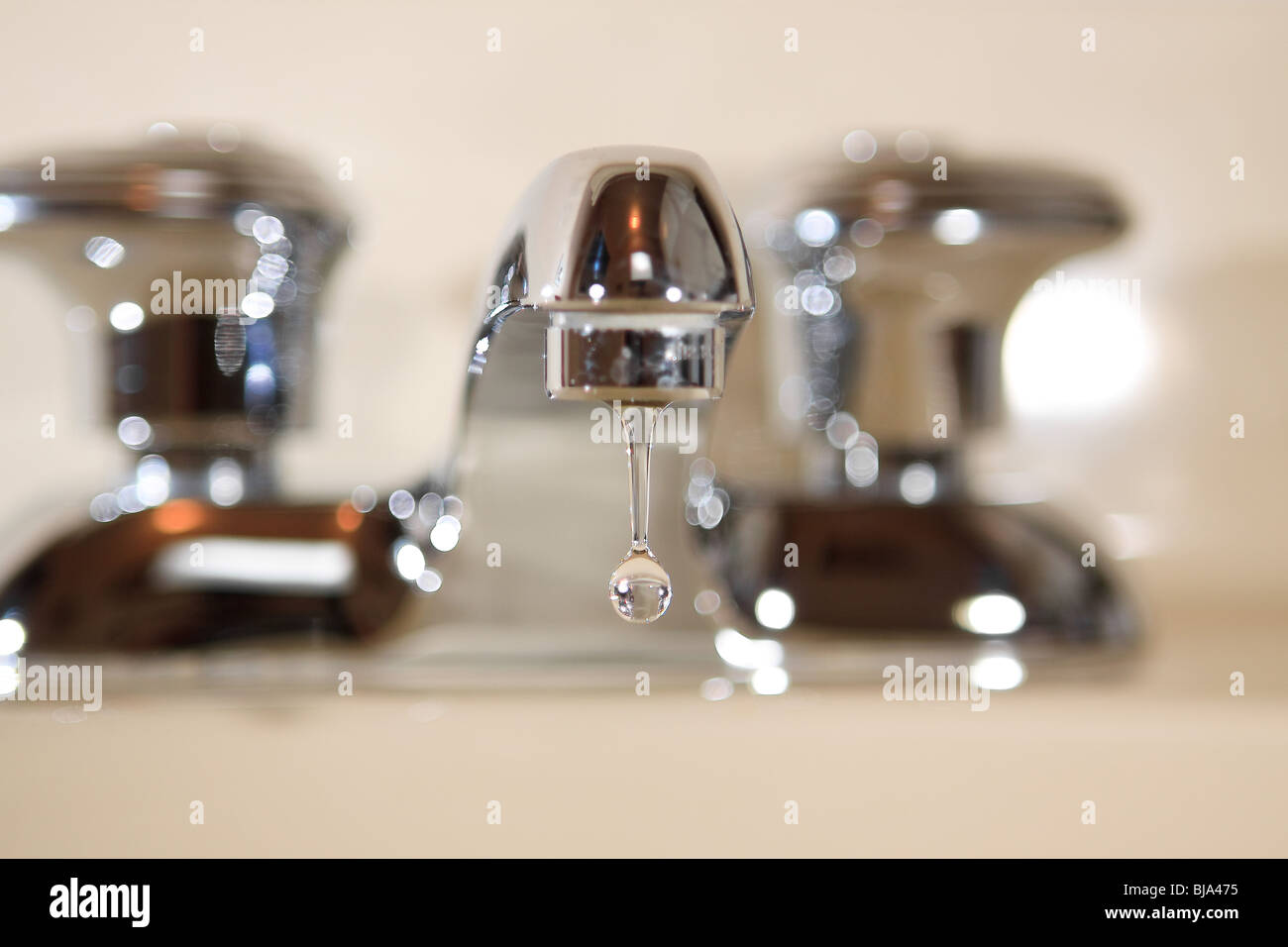 Dripping drop hi-res stock photography and images - Alamy