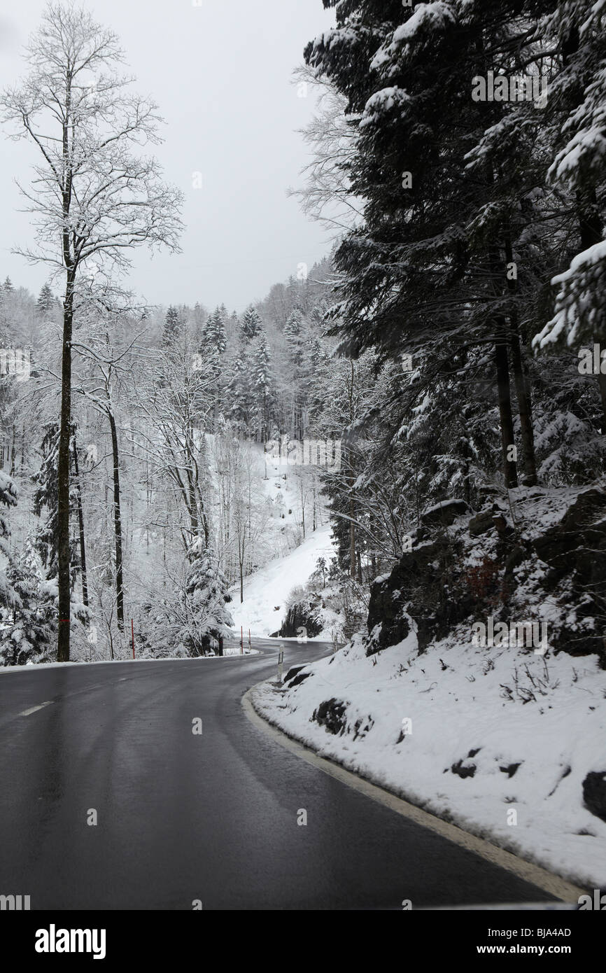 Unsafe road in snow hi-res stock photography and images - Alamy