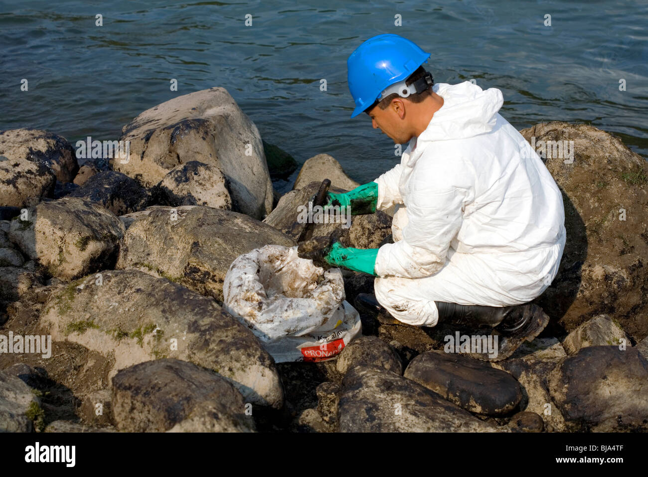 Workers cleaning up oil hi-res stock photography and images - Alamy