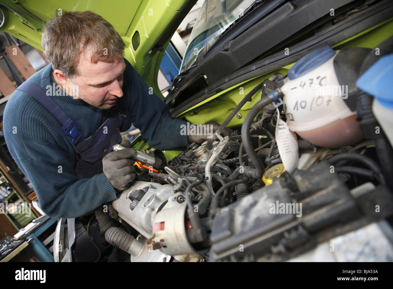 Compartment repairs hi-res stock photography and images - Alamy