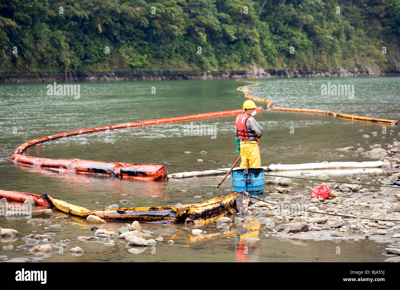 Oil spill containment boom hi-res stock photography and images - Alamy