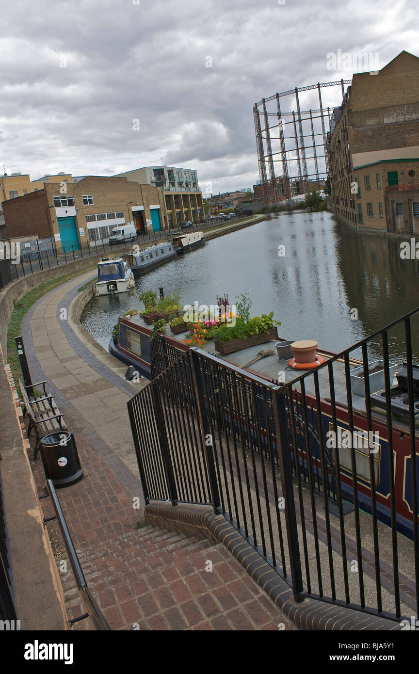 Tow path steps hi-res stock photography and images - Alamy