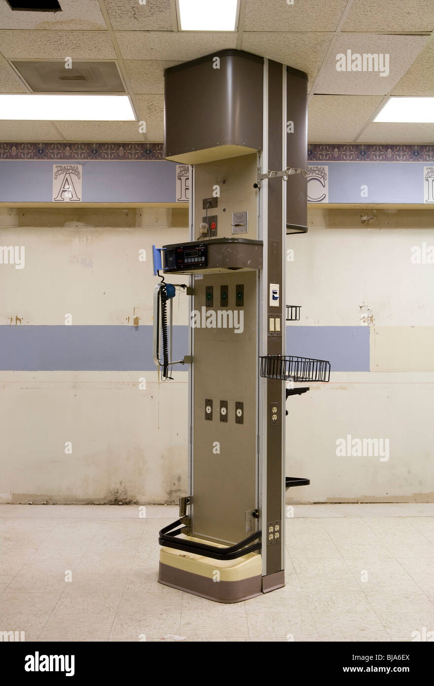Hospital emergency sign hi-res stock photography and images - Alamy