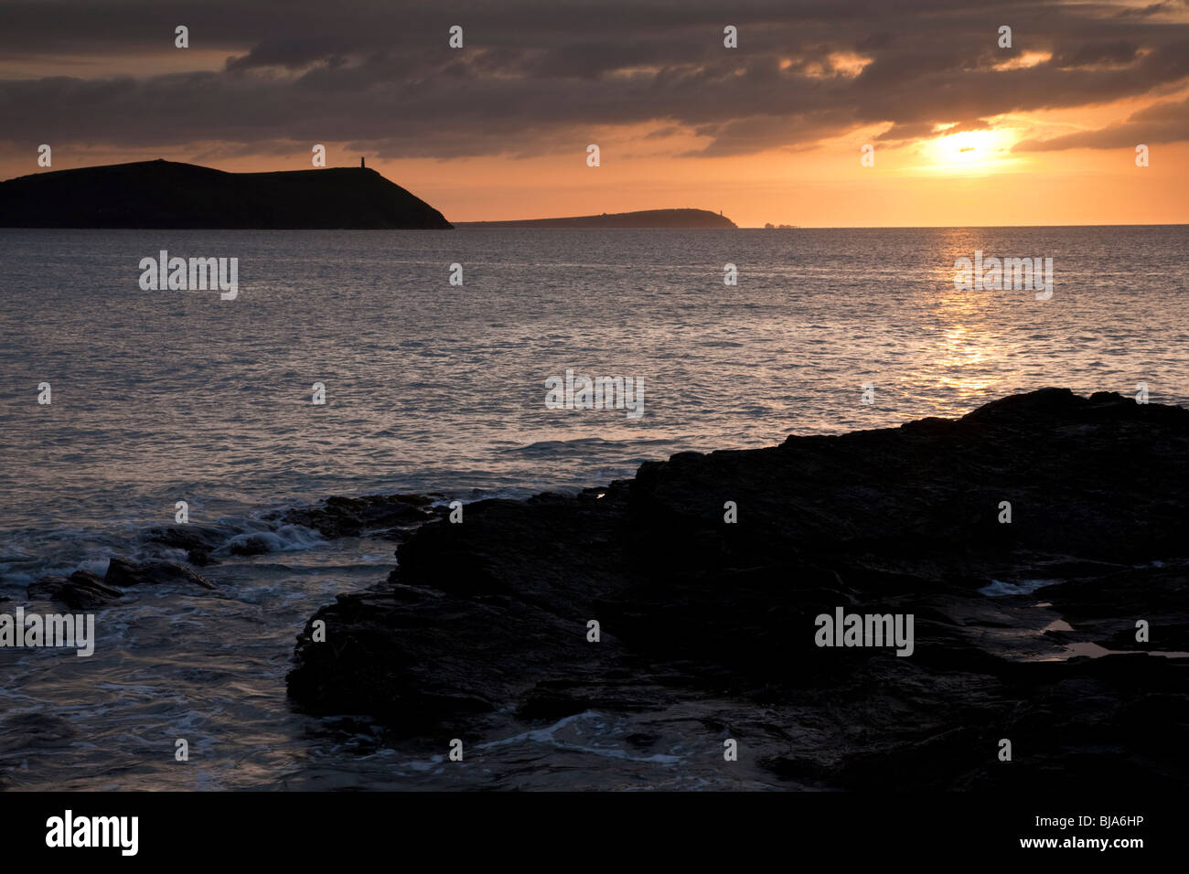 Sunset on cliffs near new polzeath hi-res stock photography and images ...