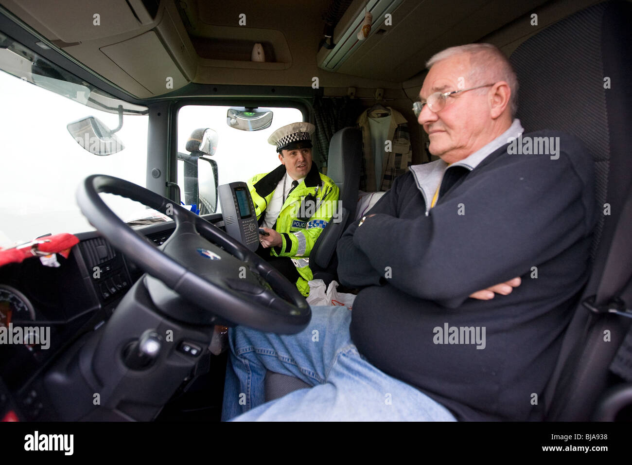 A Police Officer talking To A Lorry Driver in his cab Stock Photo - Alamy