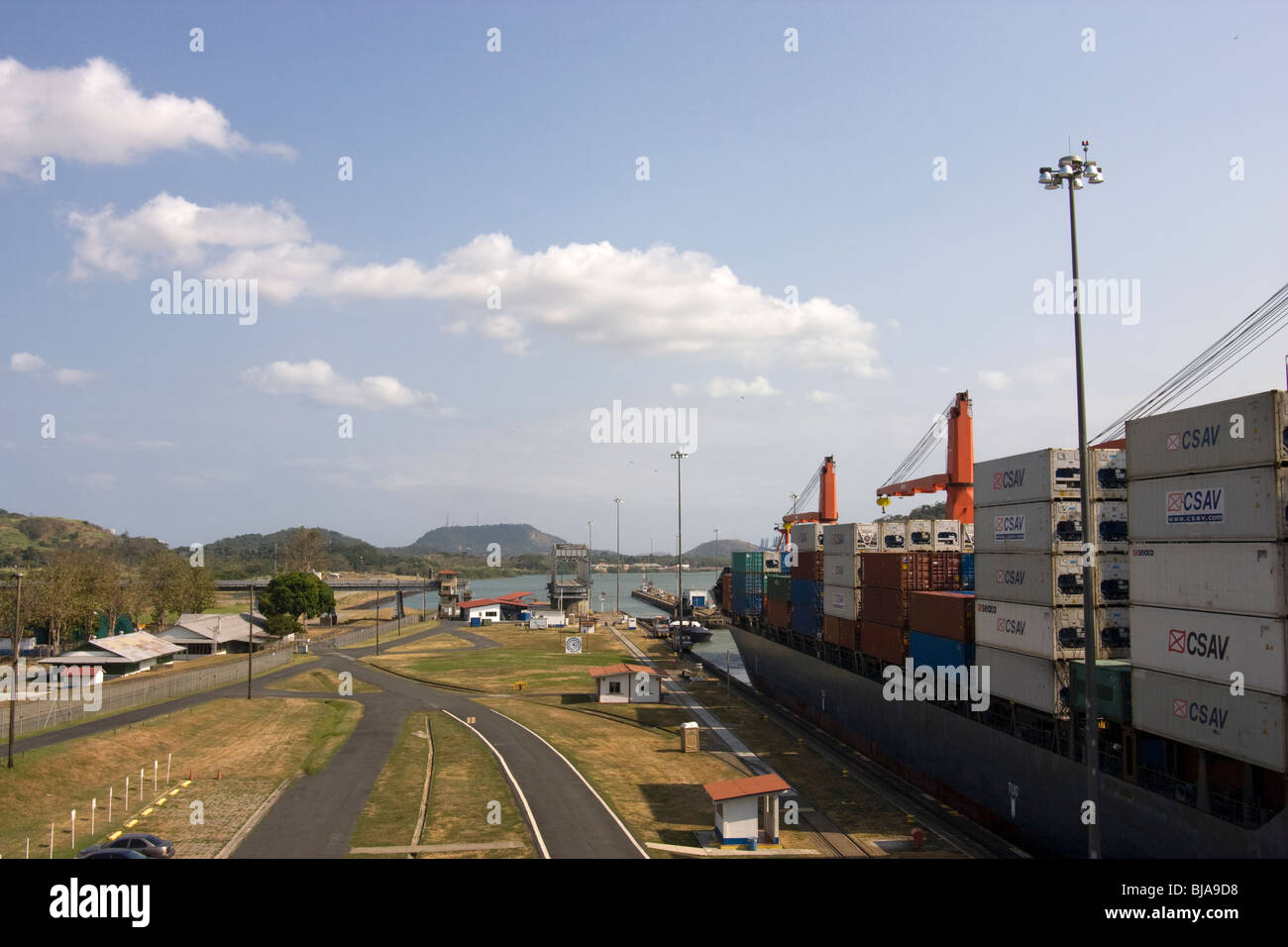 Locks going down hi-res stock photography and images - Alamy