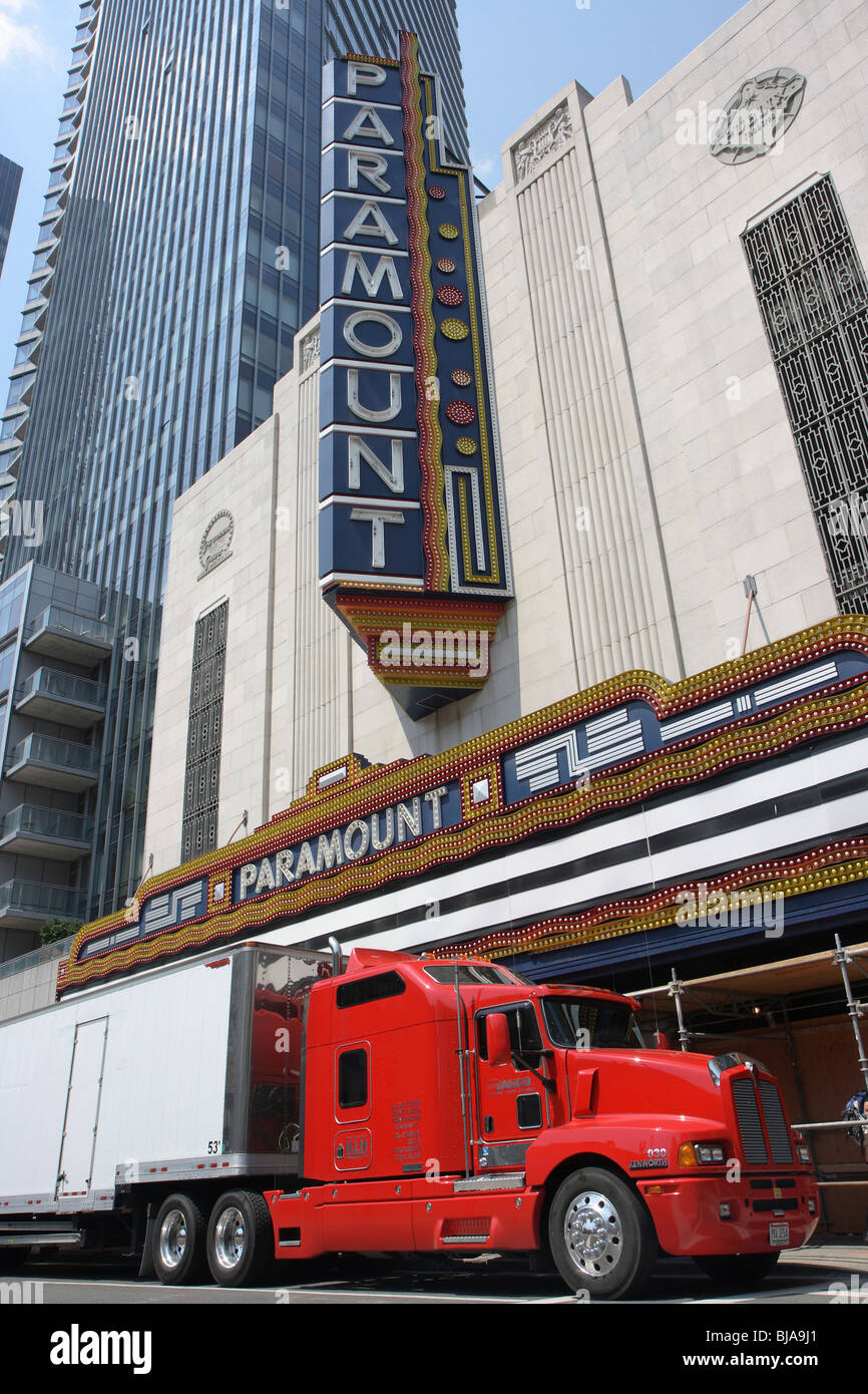 Facade of the Paramount Theater in Boston, USA Stock Photo - Alamy