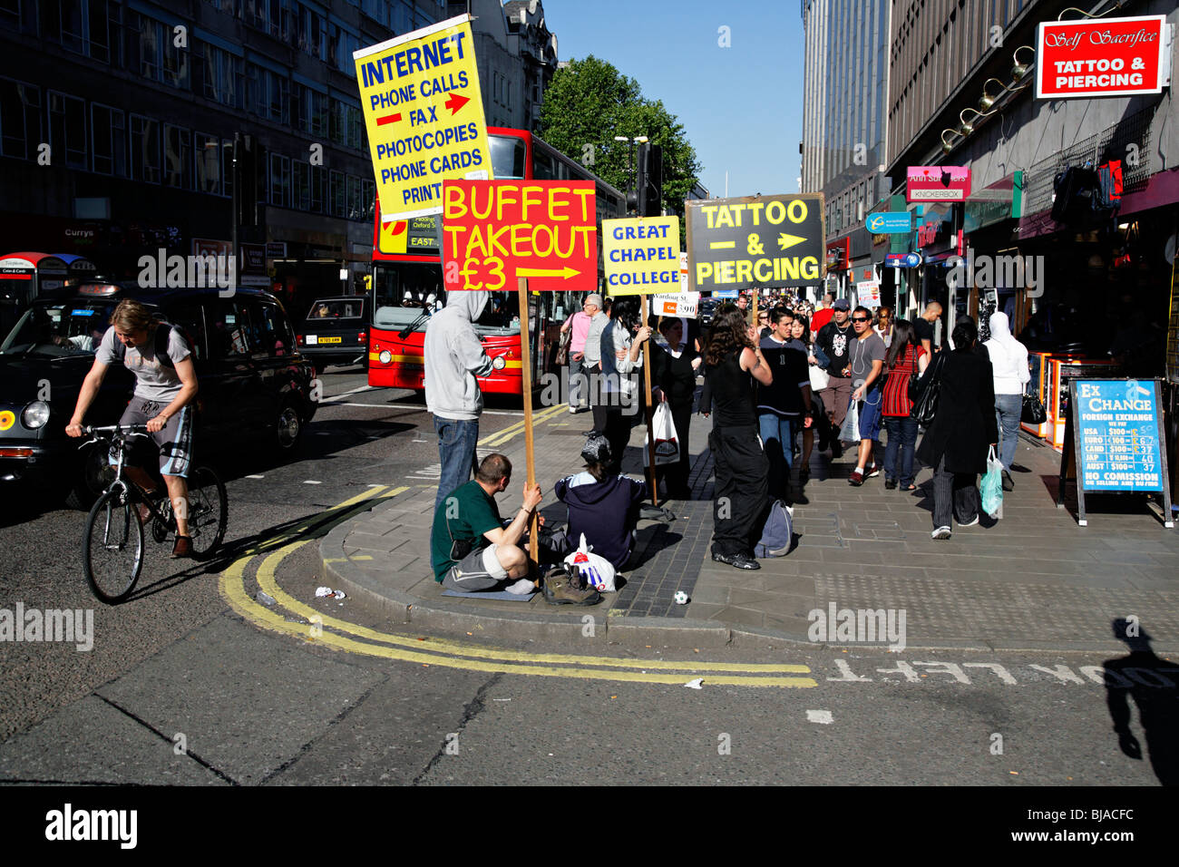Messy london street hi-res stock photography and images - Alamy
