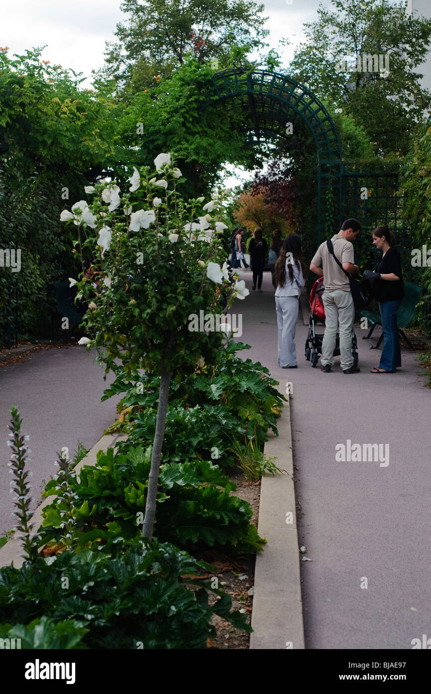 Paris, France - French Adults People Promenading in "Promenade Plantée ...