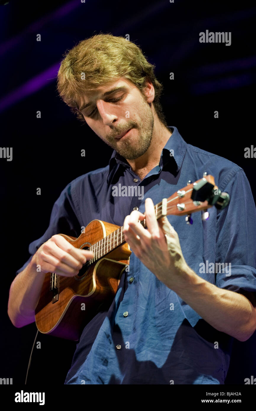 Singer music concert hi-res stock photography and images - Alamy