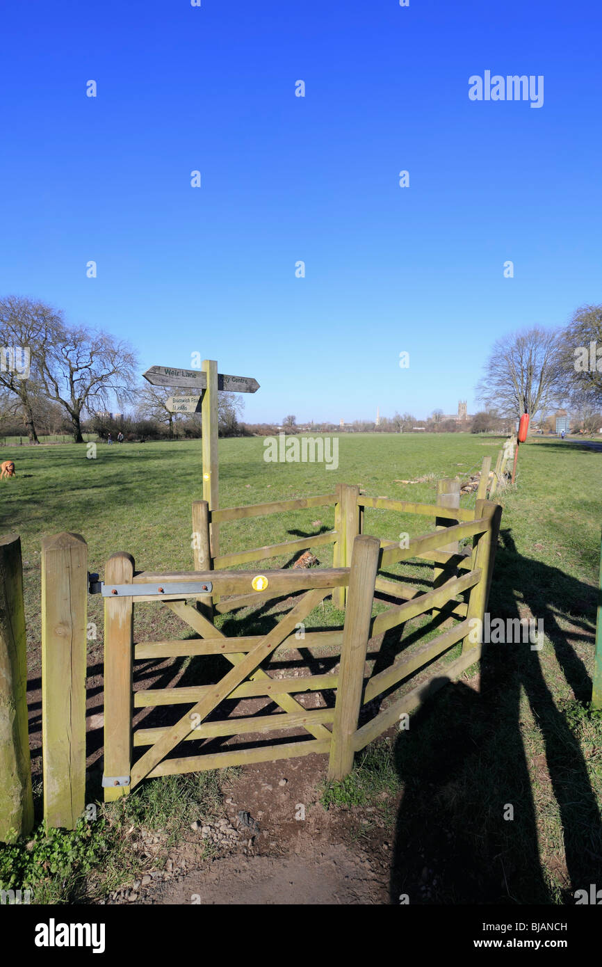 A gate on a footpath Stock Photo - Alamy