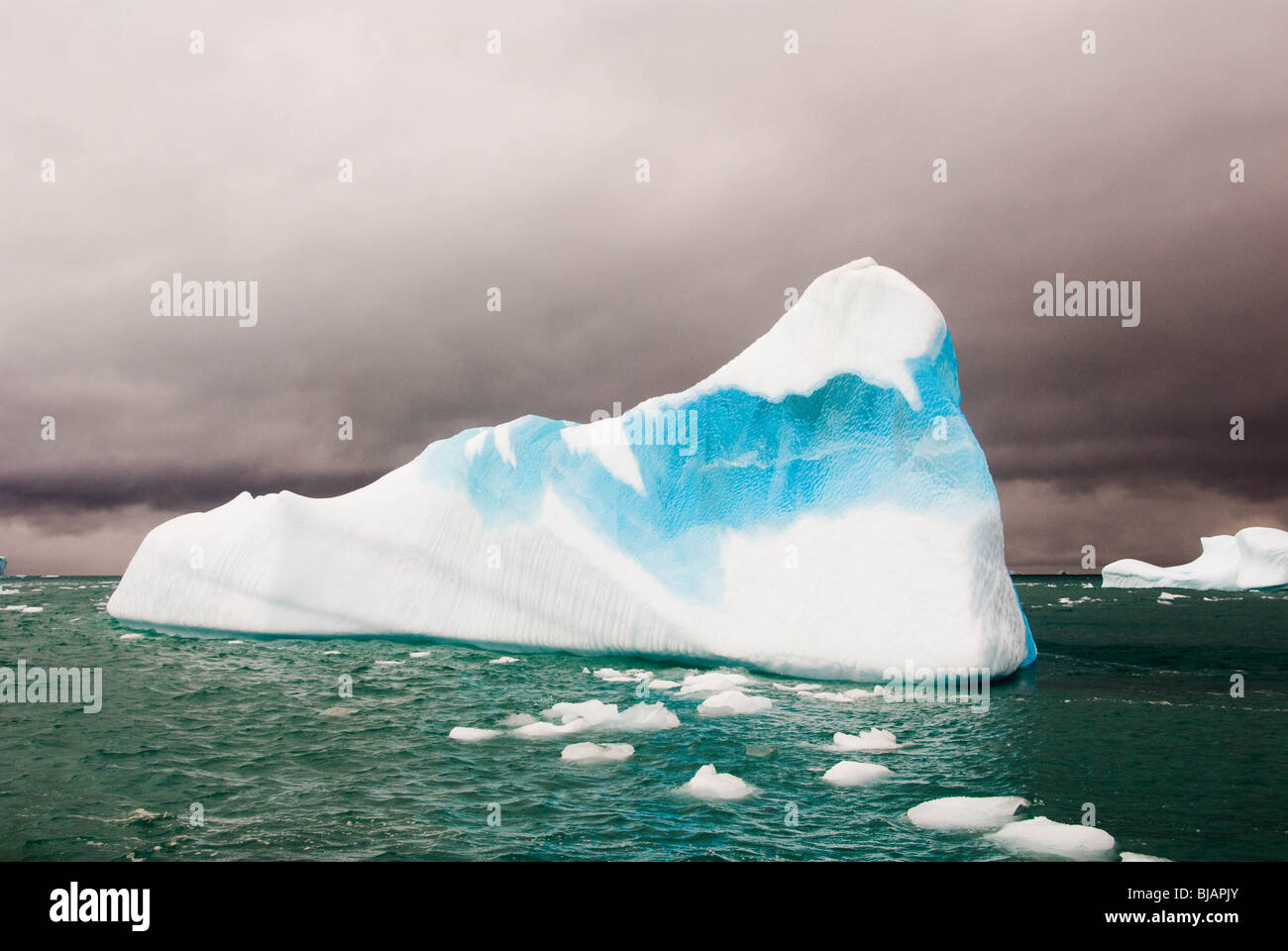Blue ice vein hi-res stock photography and images - Alamy