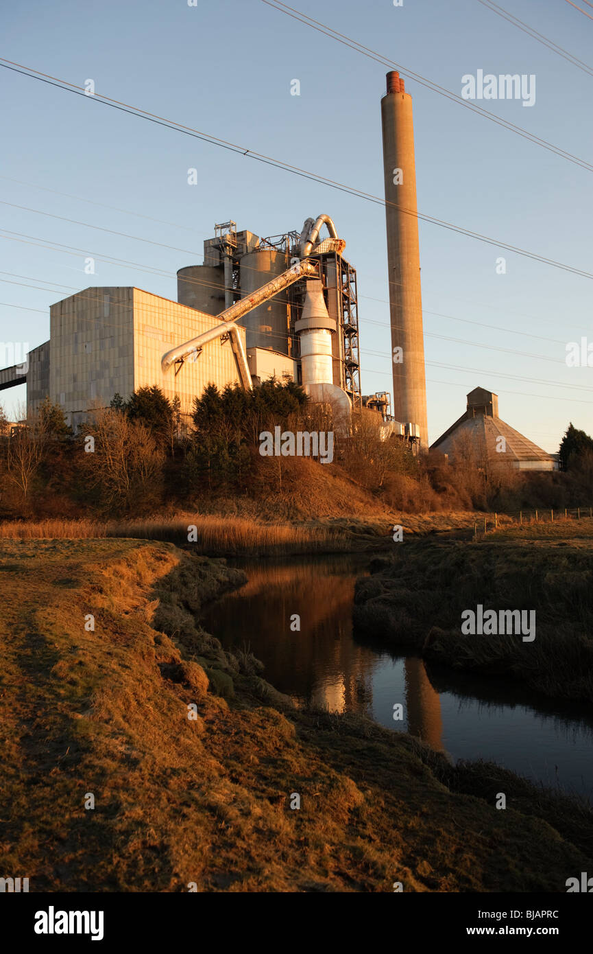 Aberthaw cement works, South Wales, UK Stock Photo - Alamy