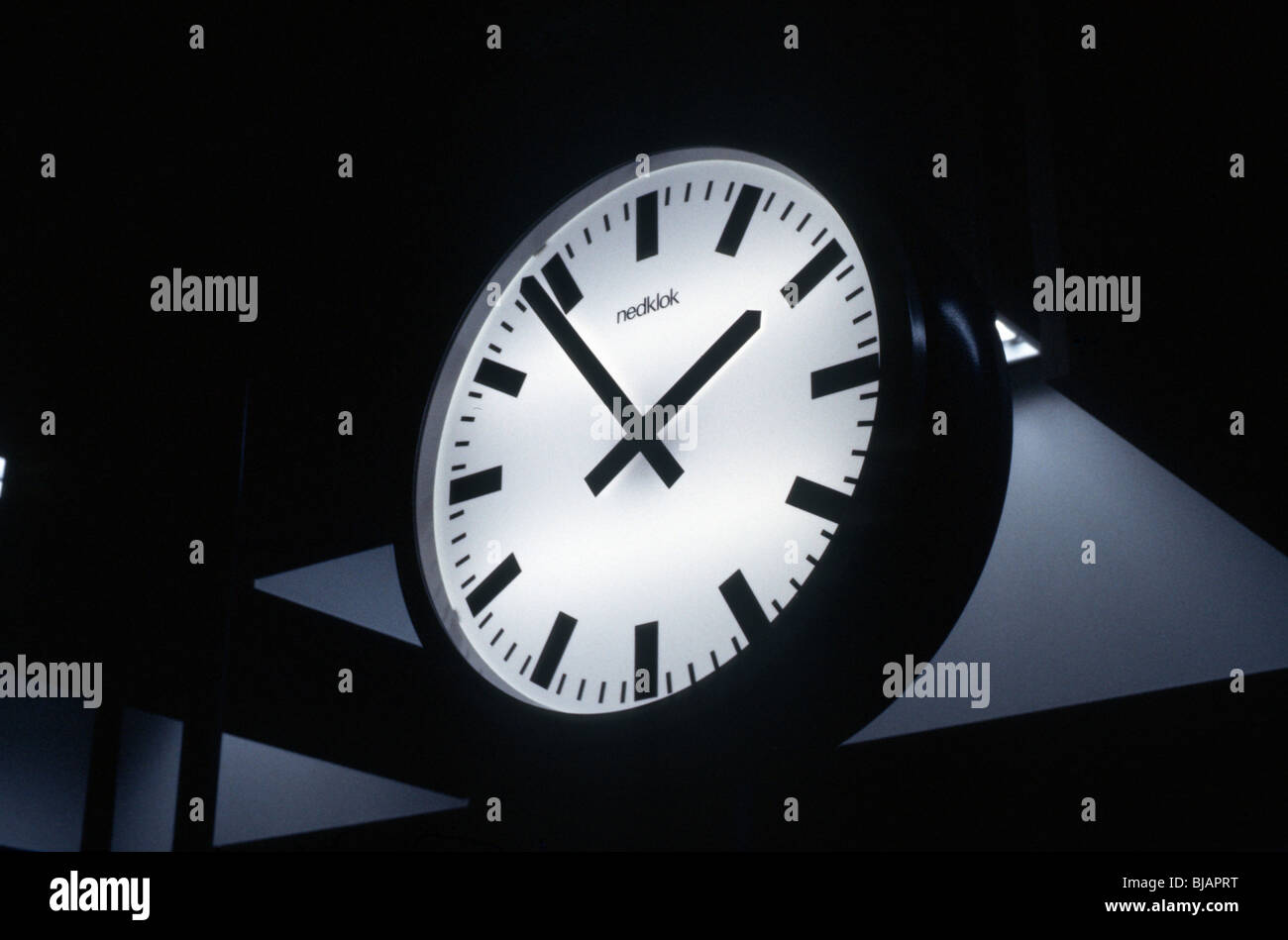 White outdoor clock hi-res stock photography and images - Alamy