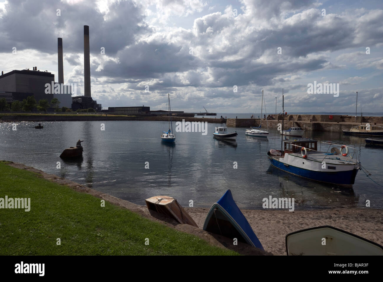 Cockenzie harbour hi-res stock photography and images - Alamy