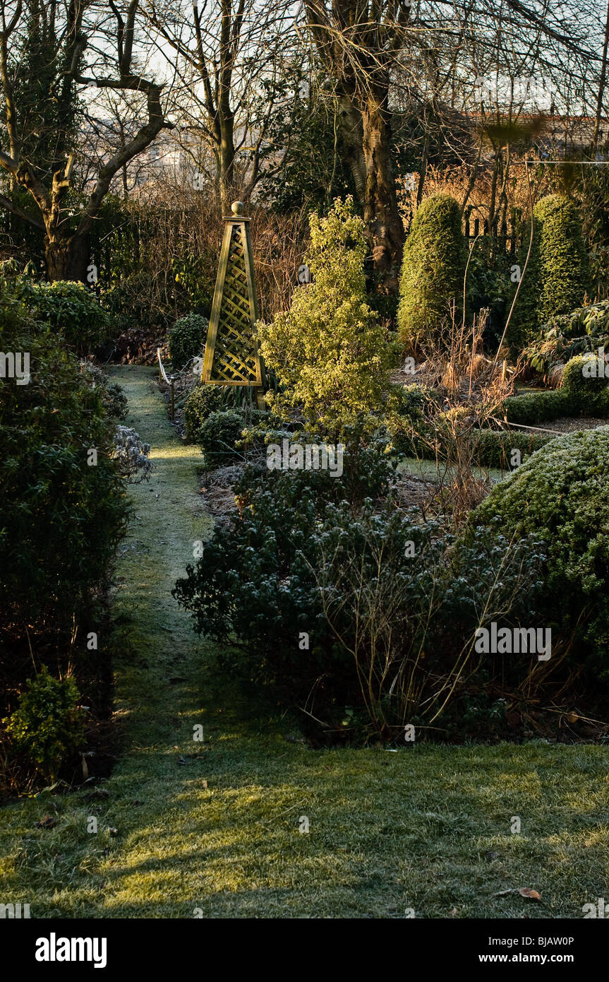 Shaped shrubs hi-res stock photography and images - Alamy